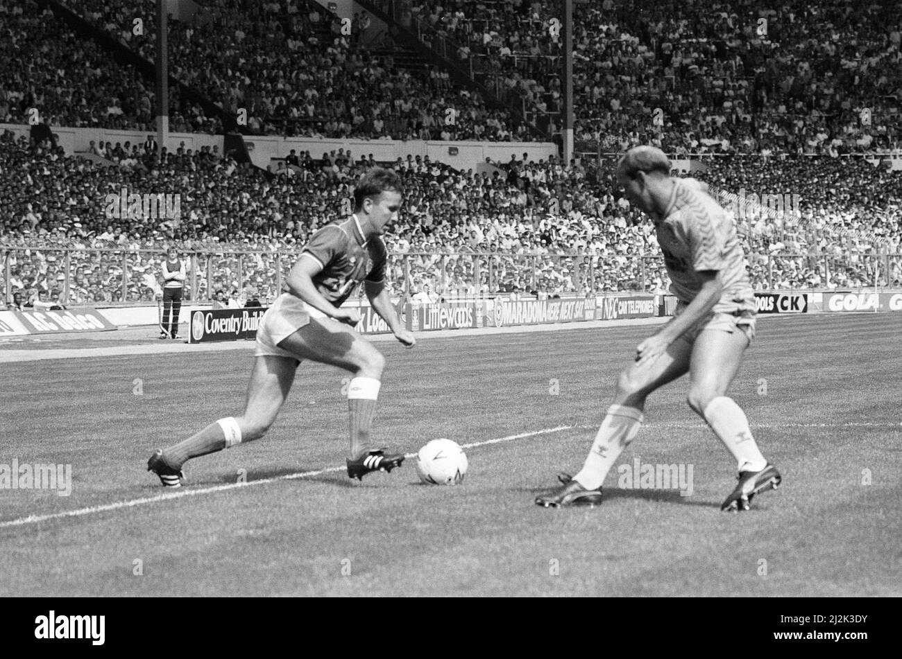 Charity shield football match wembley Black and White Stock Photos ...