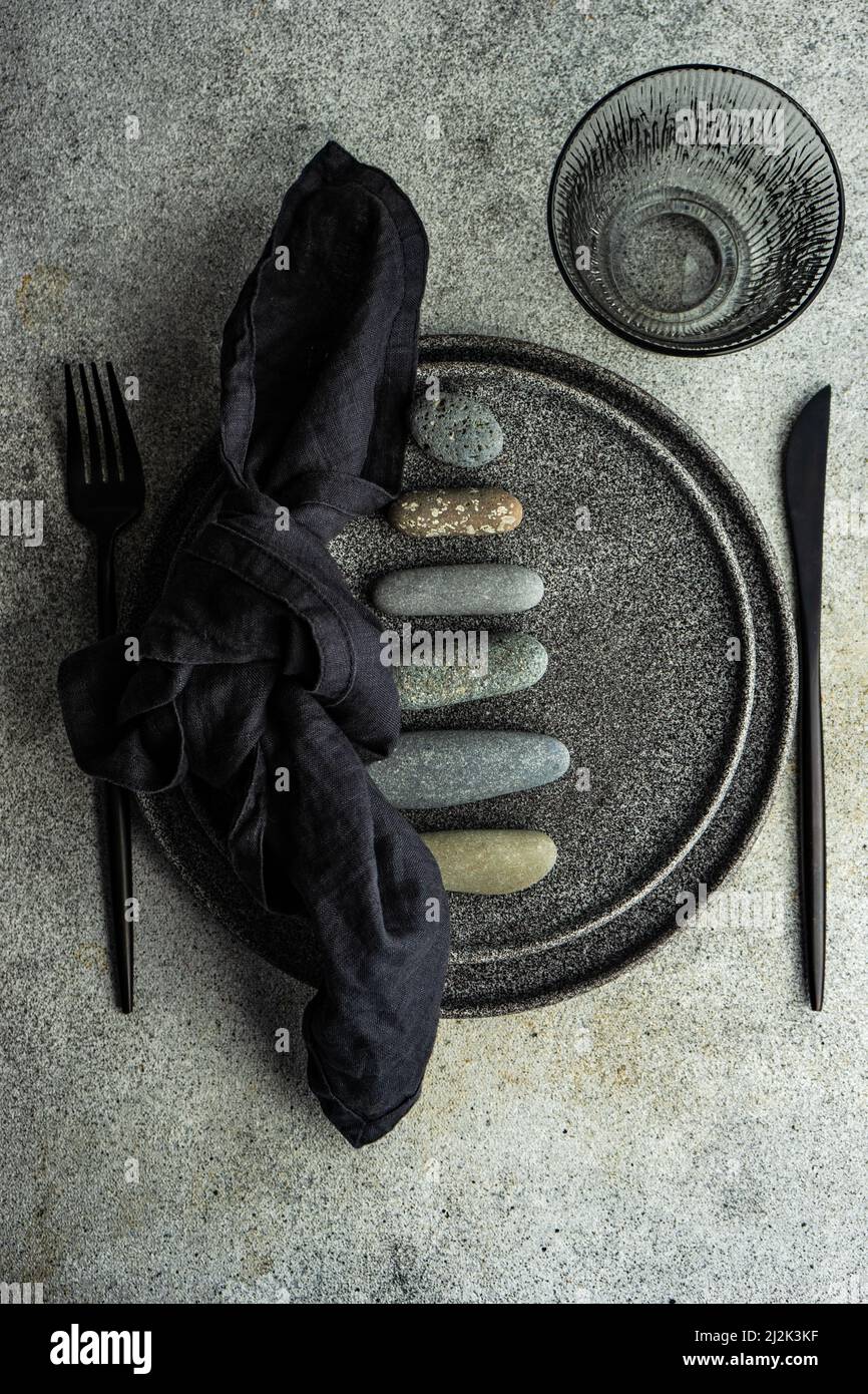 Overhead view of a rustic place setting with pebbles Stock Photo - Alamy