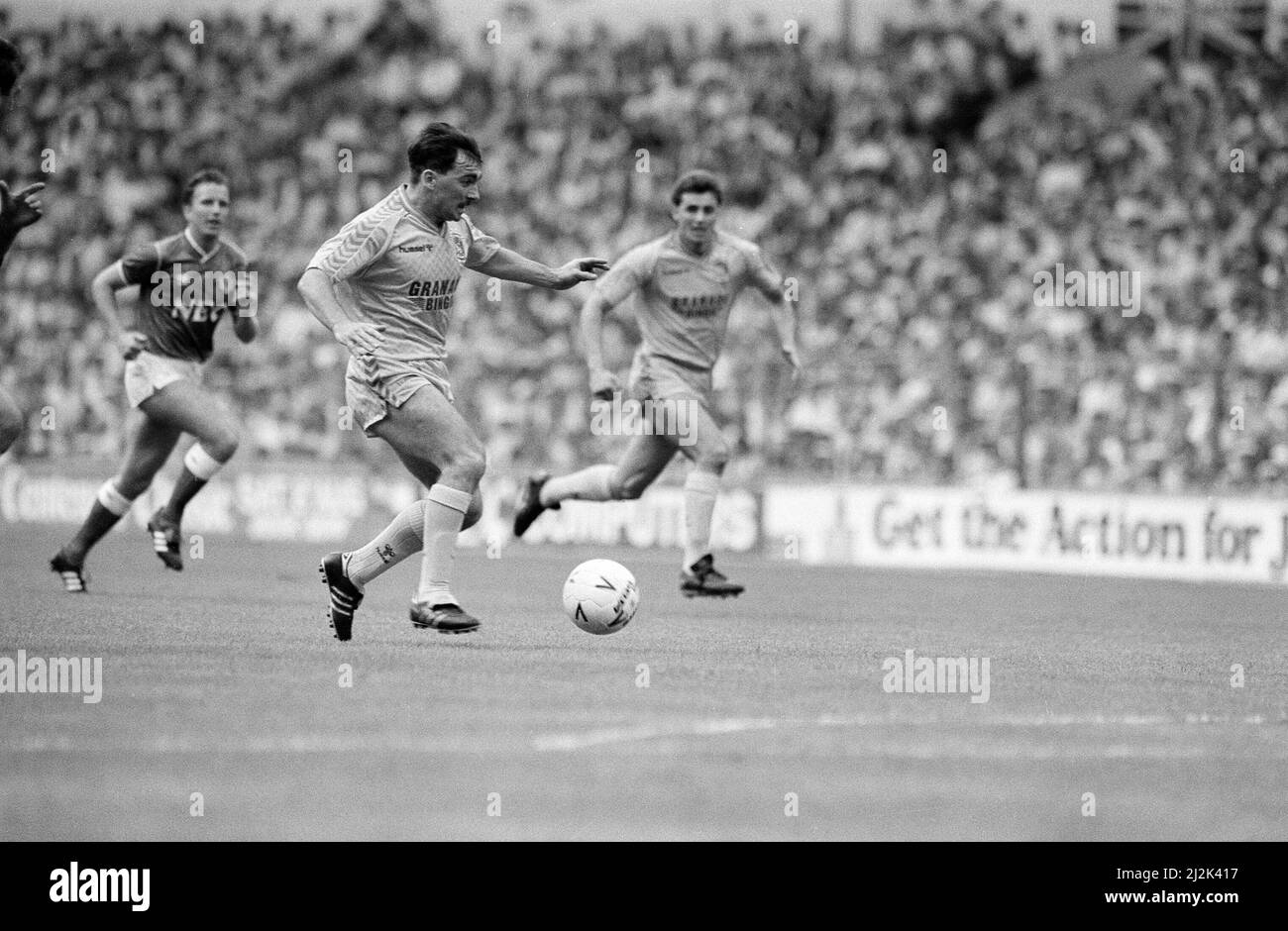 Charity shield football match wembley Black and White Stock Photos ...