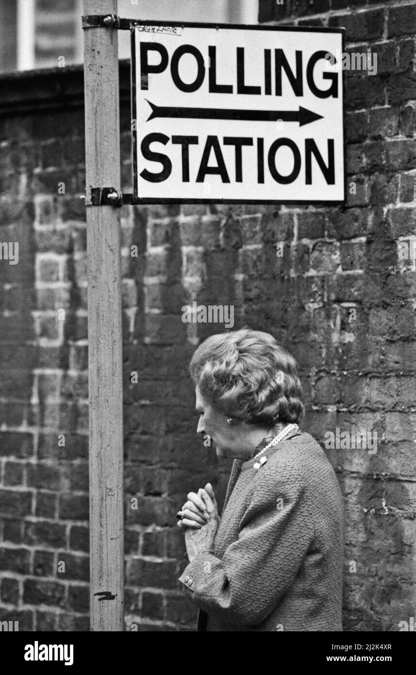 1987 london street hi-res stock photography and images - Alamy