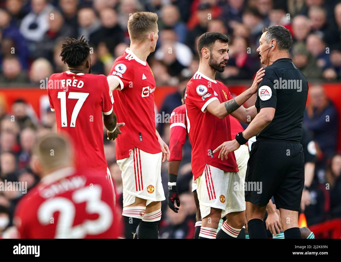 Manchester United's Bruno Fernandes speaks to referee Andre Marriner ...