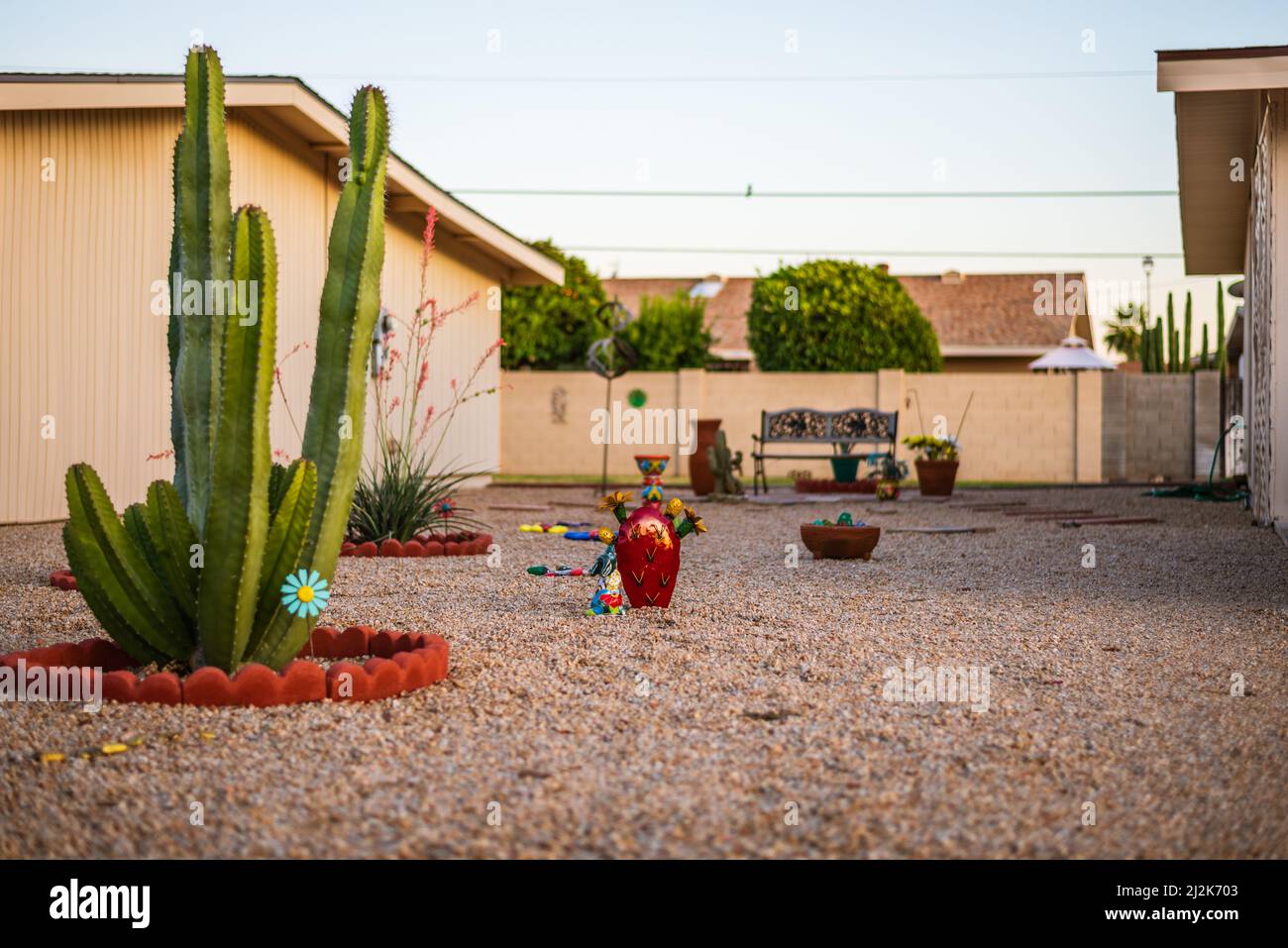 Desert landscaping hi-res stock photography and images - Alamy