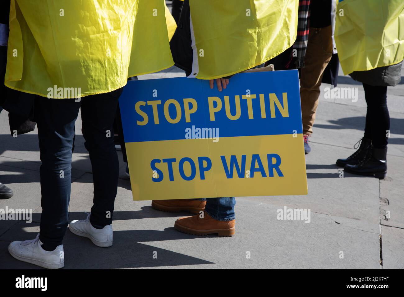 Live show sign in hi-res stock photography and images - Alamy