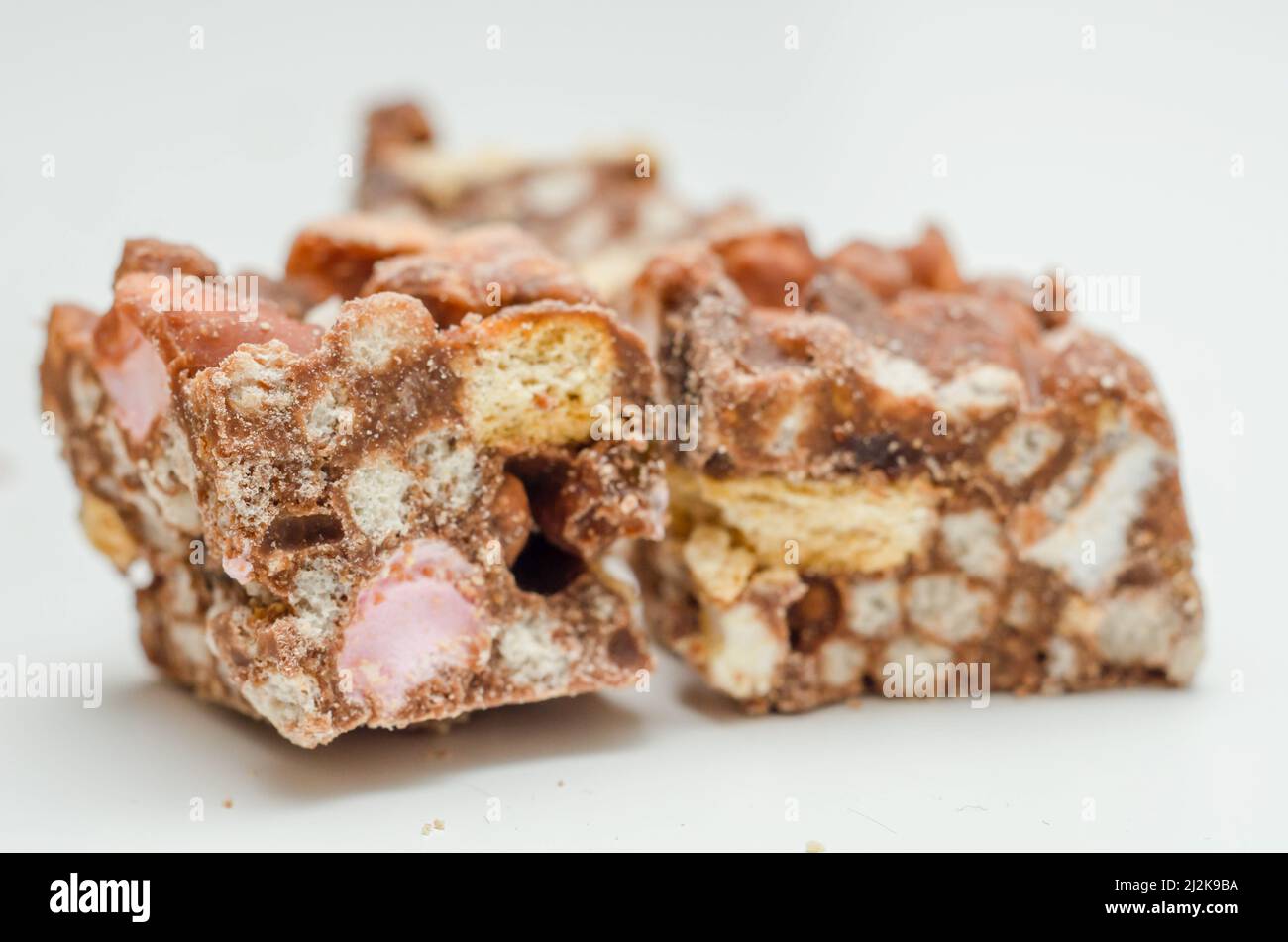 A marvelous mix of sultanas, marshmallows, biscuit pieces, crispy rice ...
