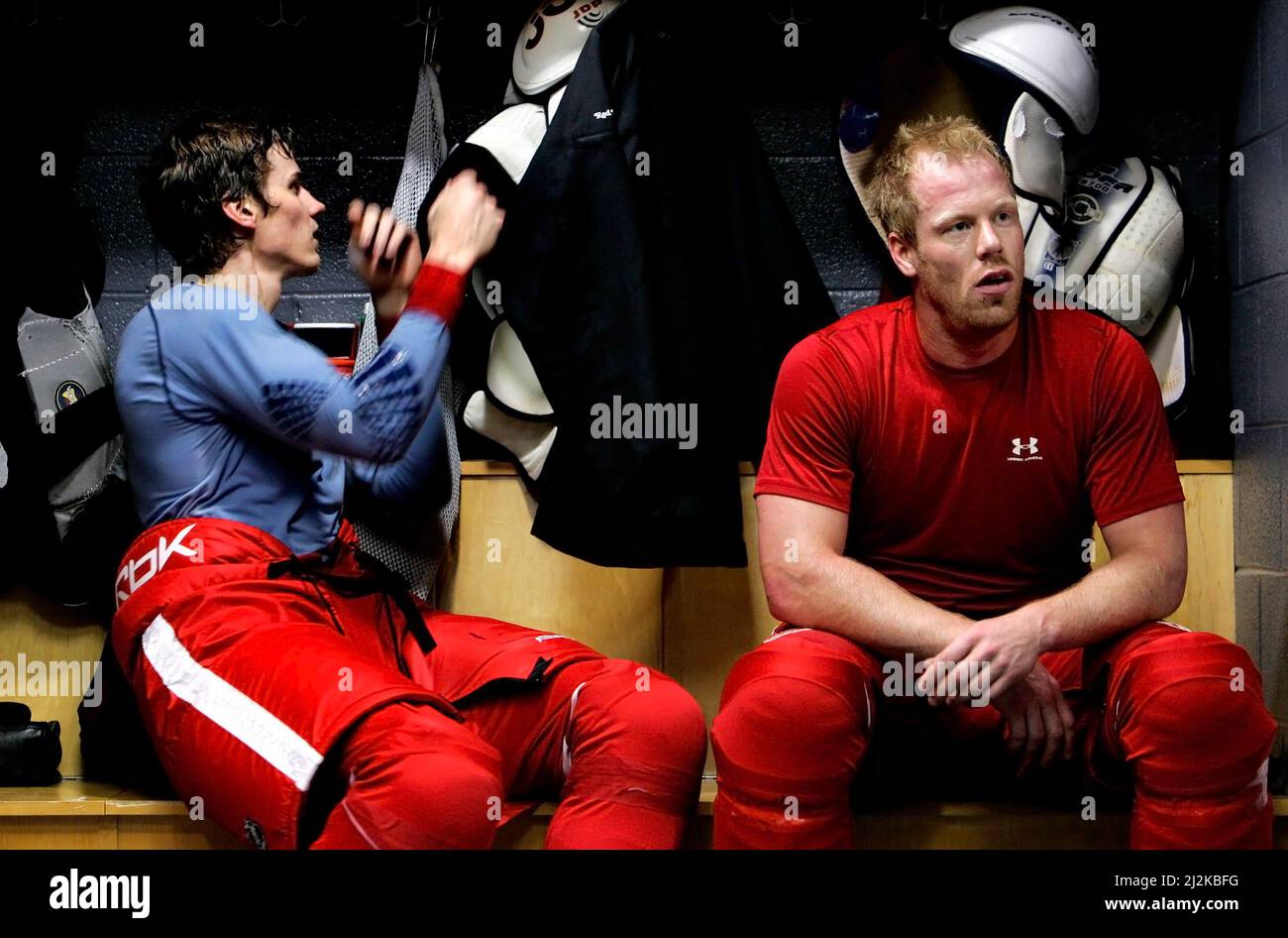 National hockey league center players hi-res stock photography and ...