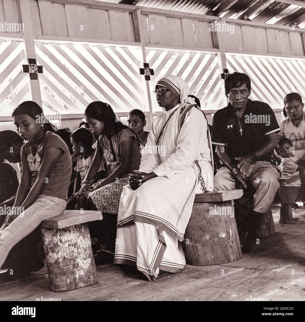 Mother Teresa sister praying with families of an indigenous tribe in ...