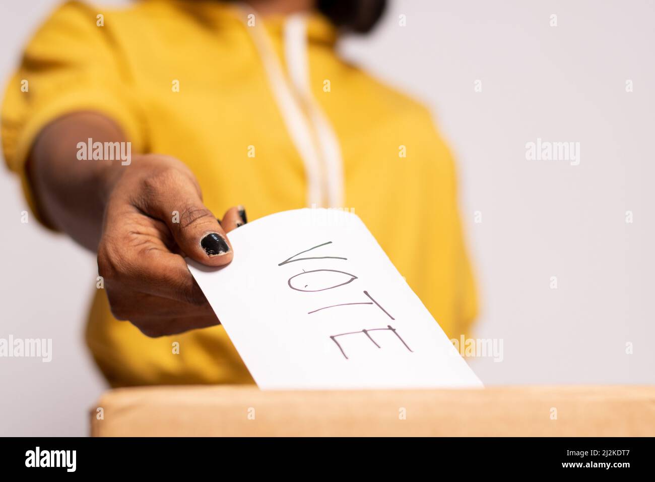 American female voting hi-res stock photography and images - Alamy