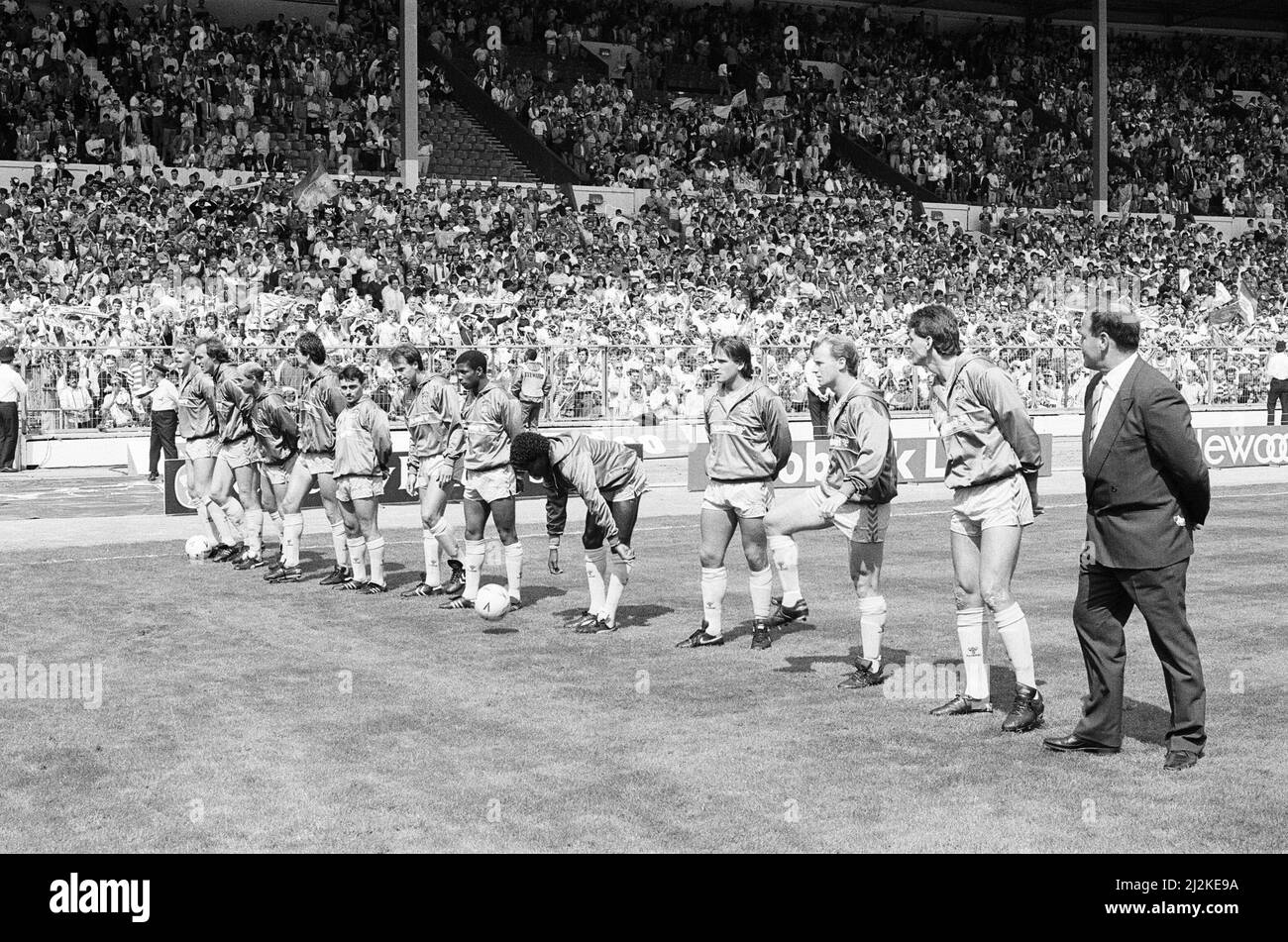 Charity shield football match wembley Black and White Stock Photos ...