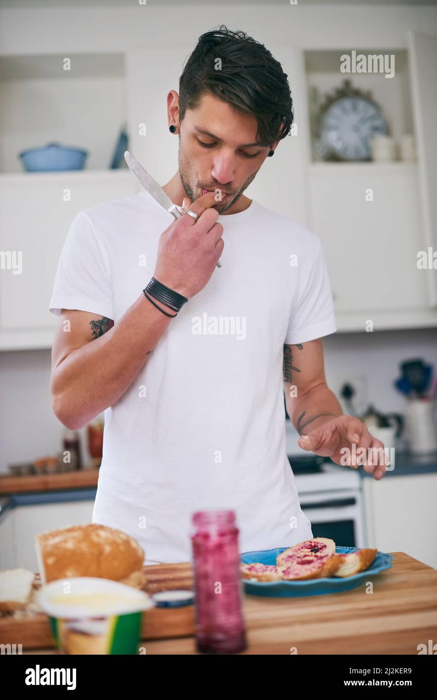 Young adult making sandwich kitchen hi-res stock photography and images ...