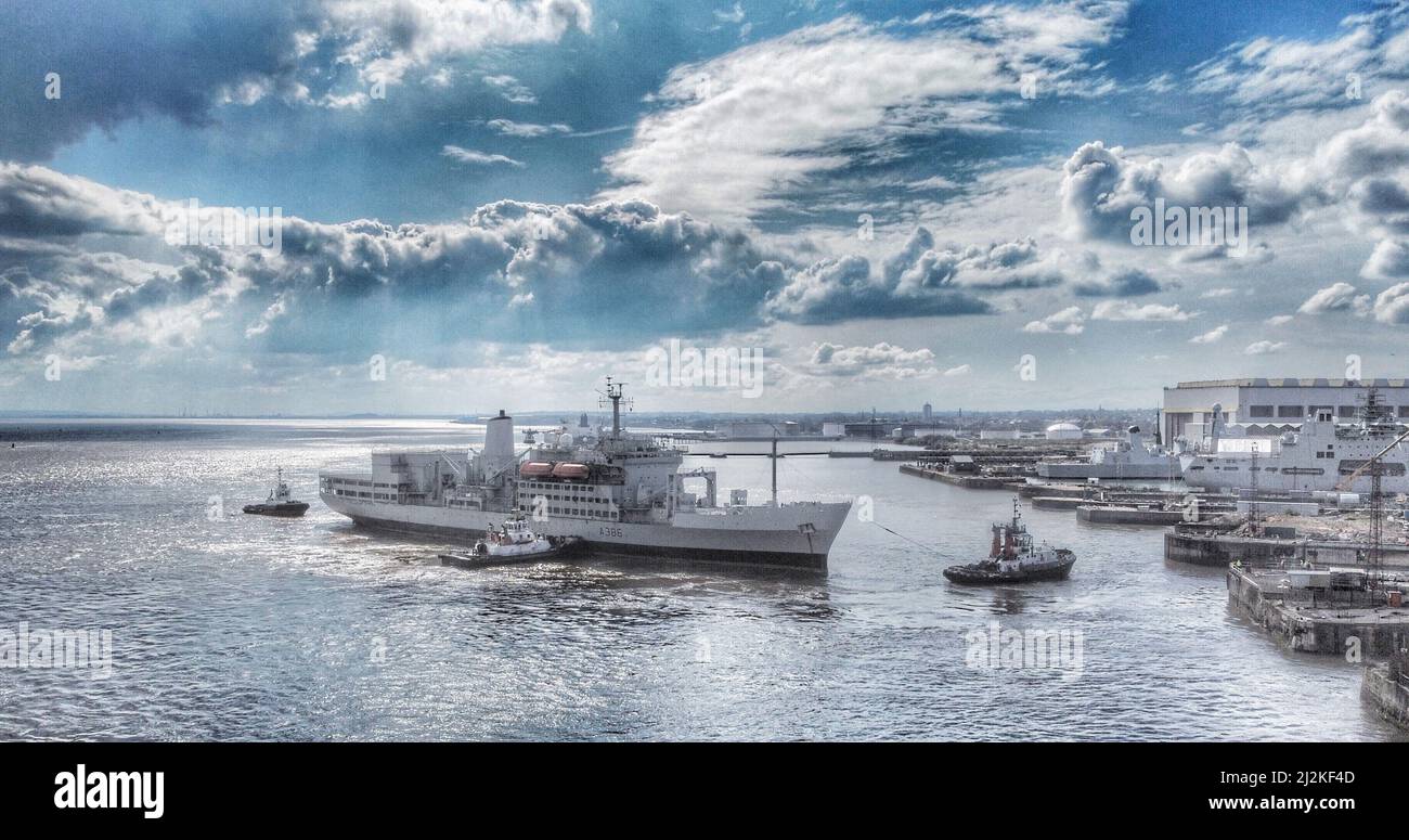 Ex RFA Fort Austin leaving Birkenhead docks onto Cammel lairds Stock ...