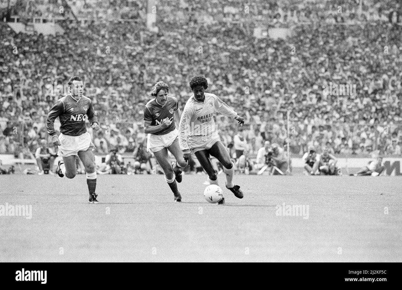 Charity shield football match wembley hi-res stock photography and ...