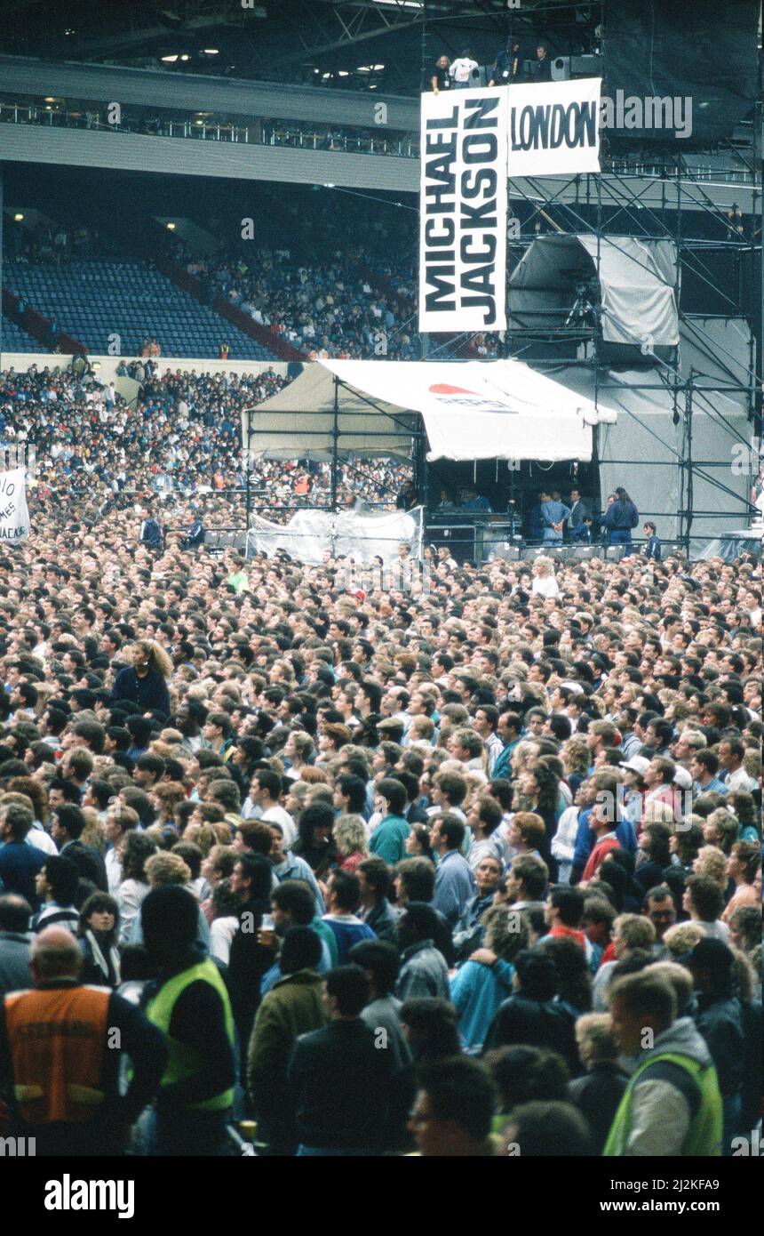 Michael jackson at wembley 1988 hi-res stock photography and images - Alamy