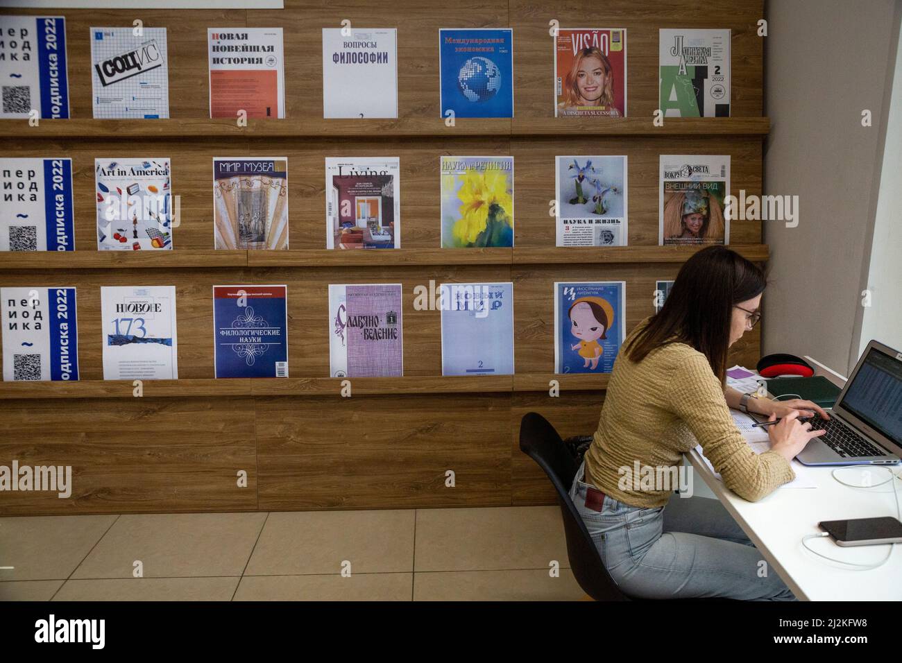 Foreign languages in workplace hi-res stock photography and images - Alamy