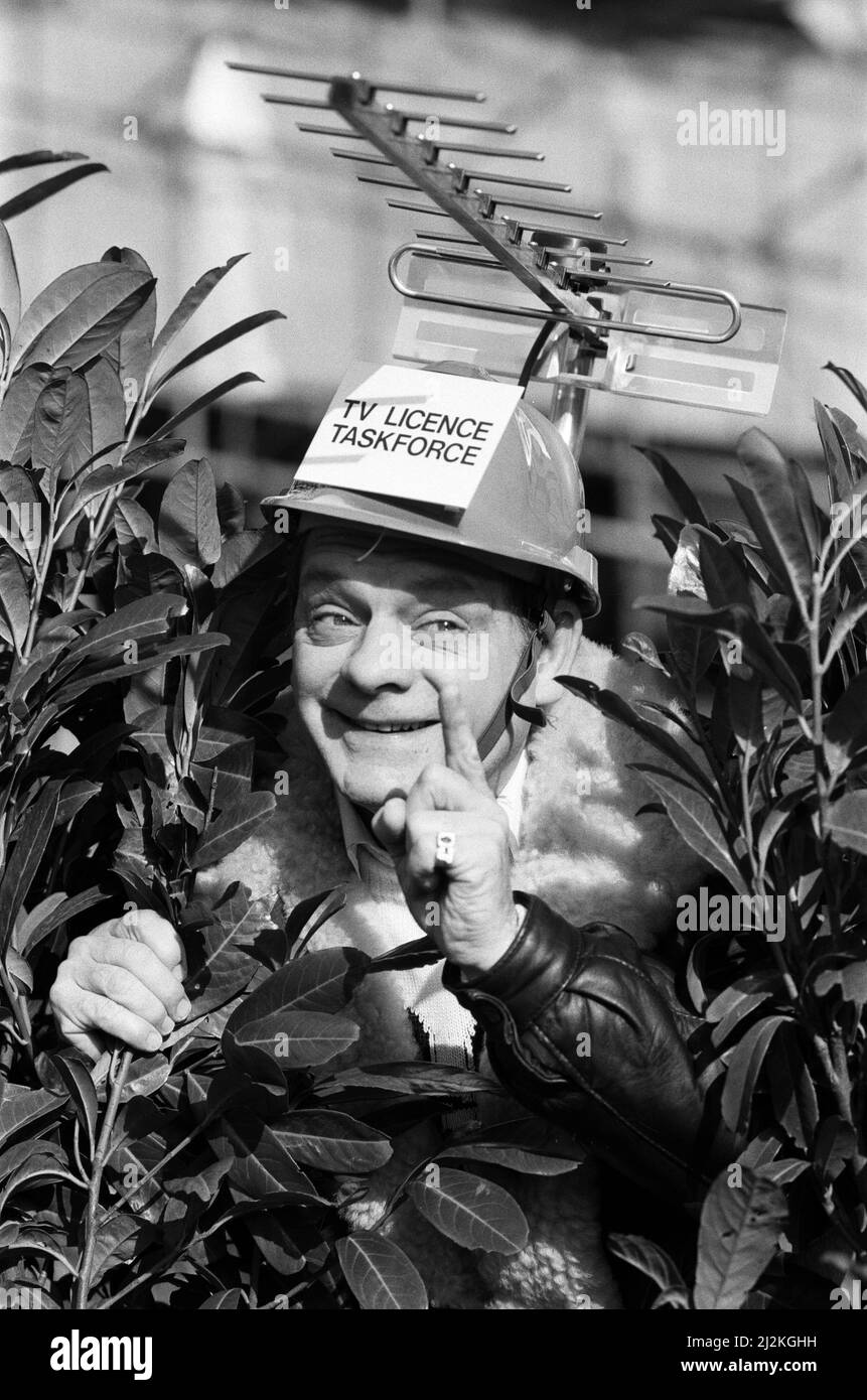 Actor David Jason who plays Del boy in "Only Fools and Horses ...