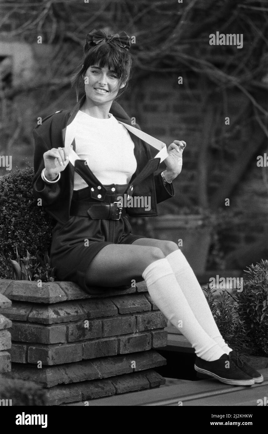 Model poses for a fashion shoot. 17th February 1988 Stock Photo - Alamy