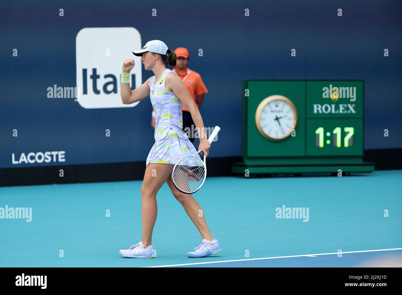 MIAMI GARDENS, FLORIDA - APRIL 02: Iga Swiantek of Poland defeats Naomi ...