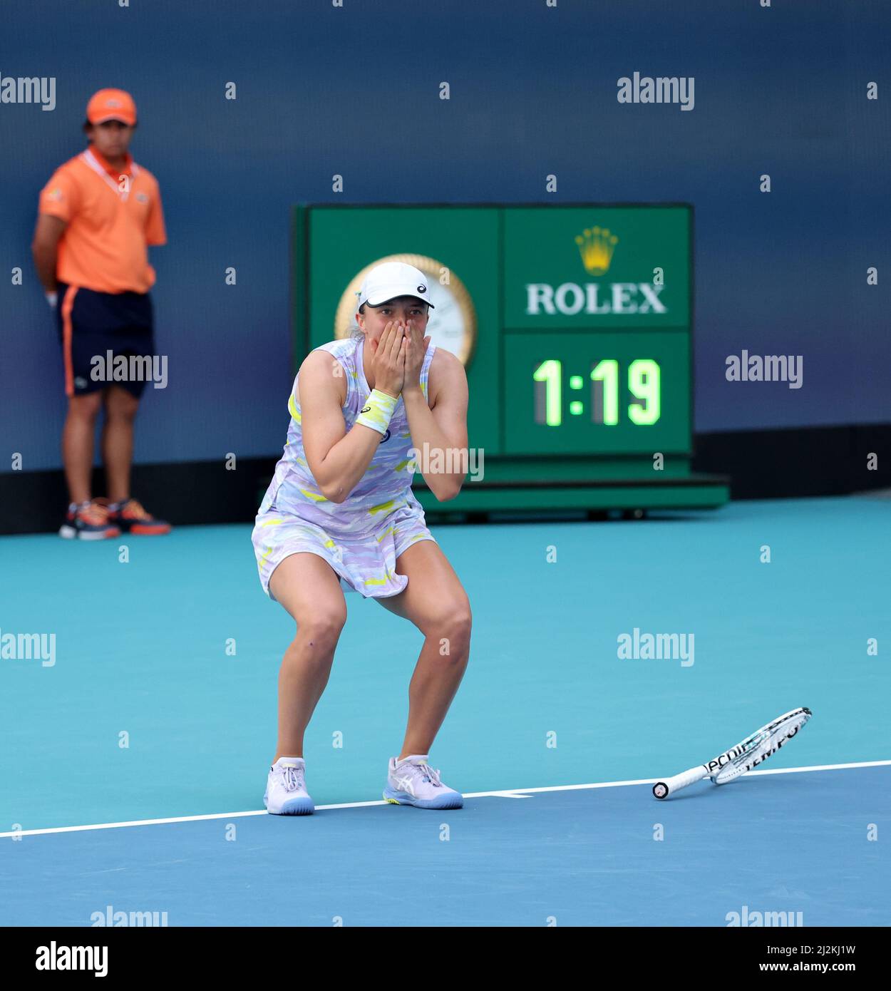 MIAMI GARDENS, FLORIDA - APRIL 02: Iga Swiantek of Poland defeats Naomi ...