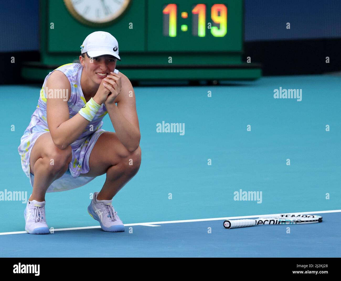 MIAMI GARDENS, FLORIDA - APRIL 02: Iga Swiantek of Poland defeats Naomi ...