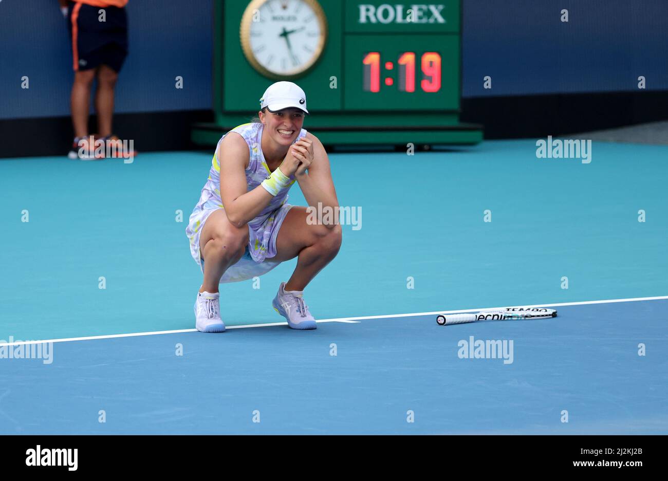 MIAMI GARDENS, FLORIDA - APRIL 02: Iga Swiantek of Poland defeats Naomi ...
