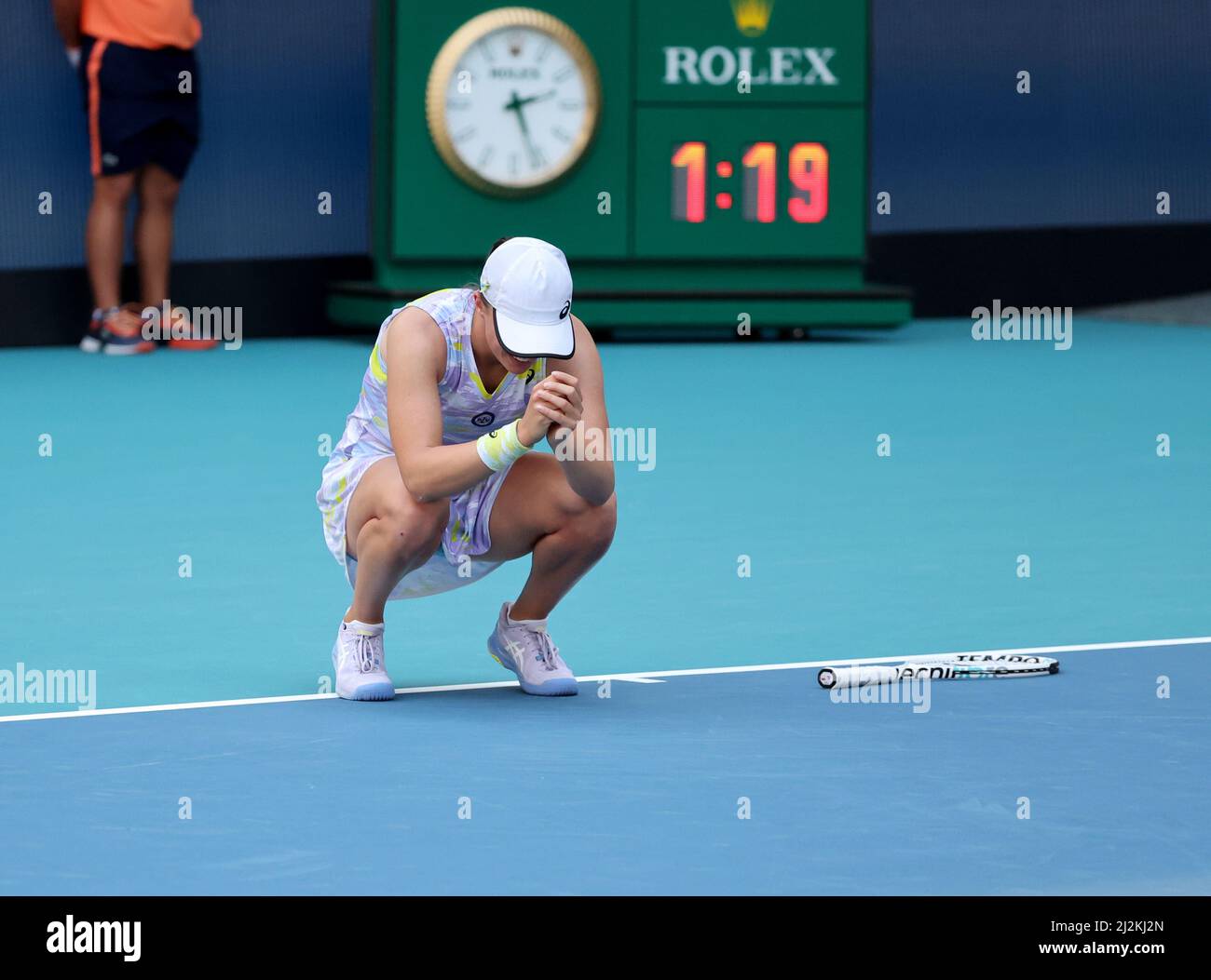 MIAMI GARDENS, FLORIDA - APRIL 02: Iga Swiantek of Poland defeats Naomi ...