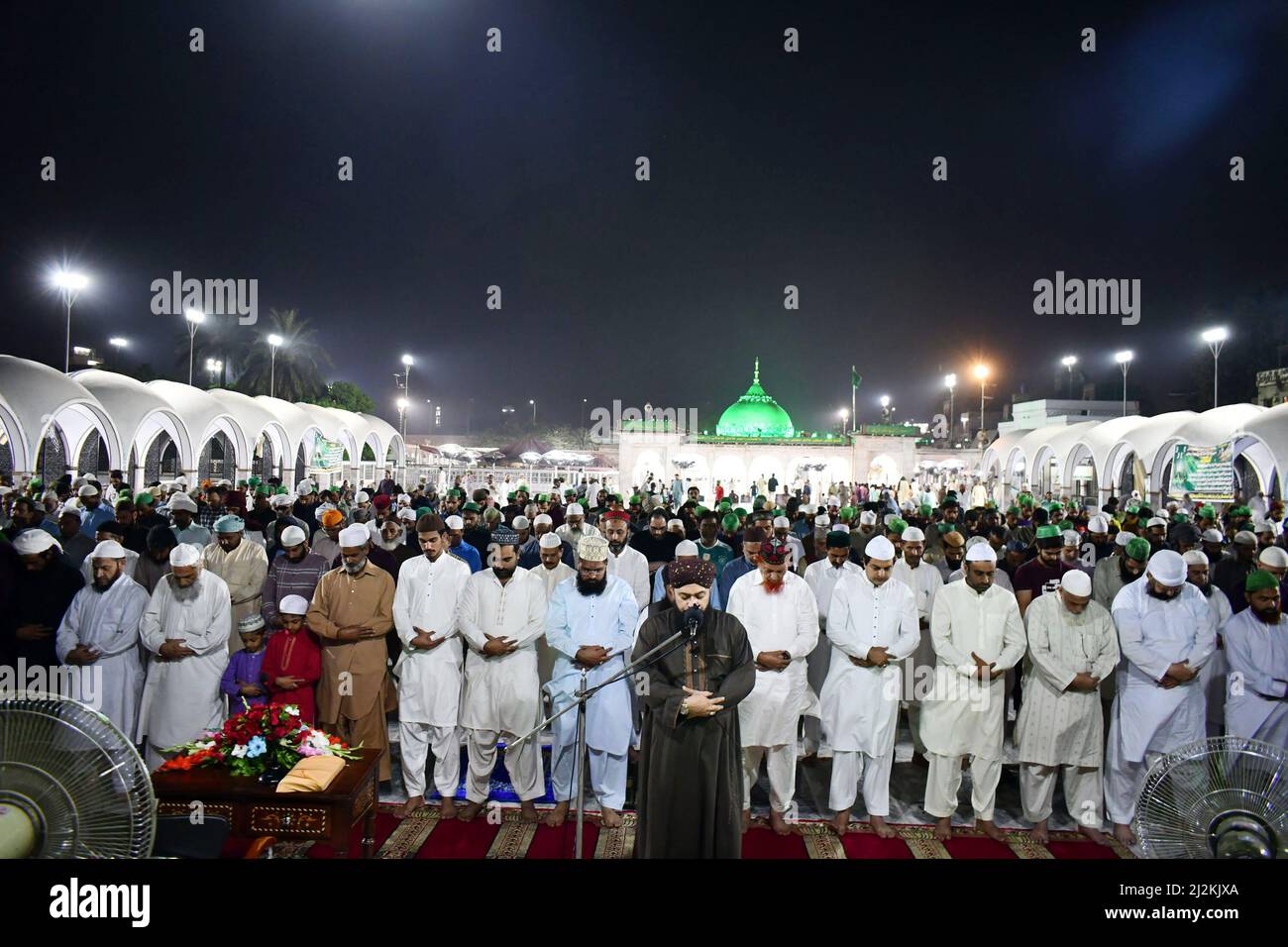 Lahore, Pakistan. 2nd Apr, 2022. Muslims perform Taraweeh prayers on ...
