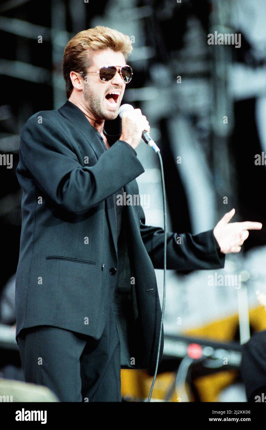 George Michael performing on stage at the Nelson Mandela 70th Birthday ...