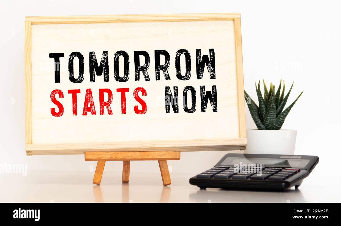 Text start now written hi-res stock photography and images - Alamy
