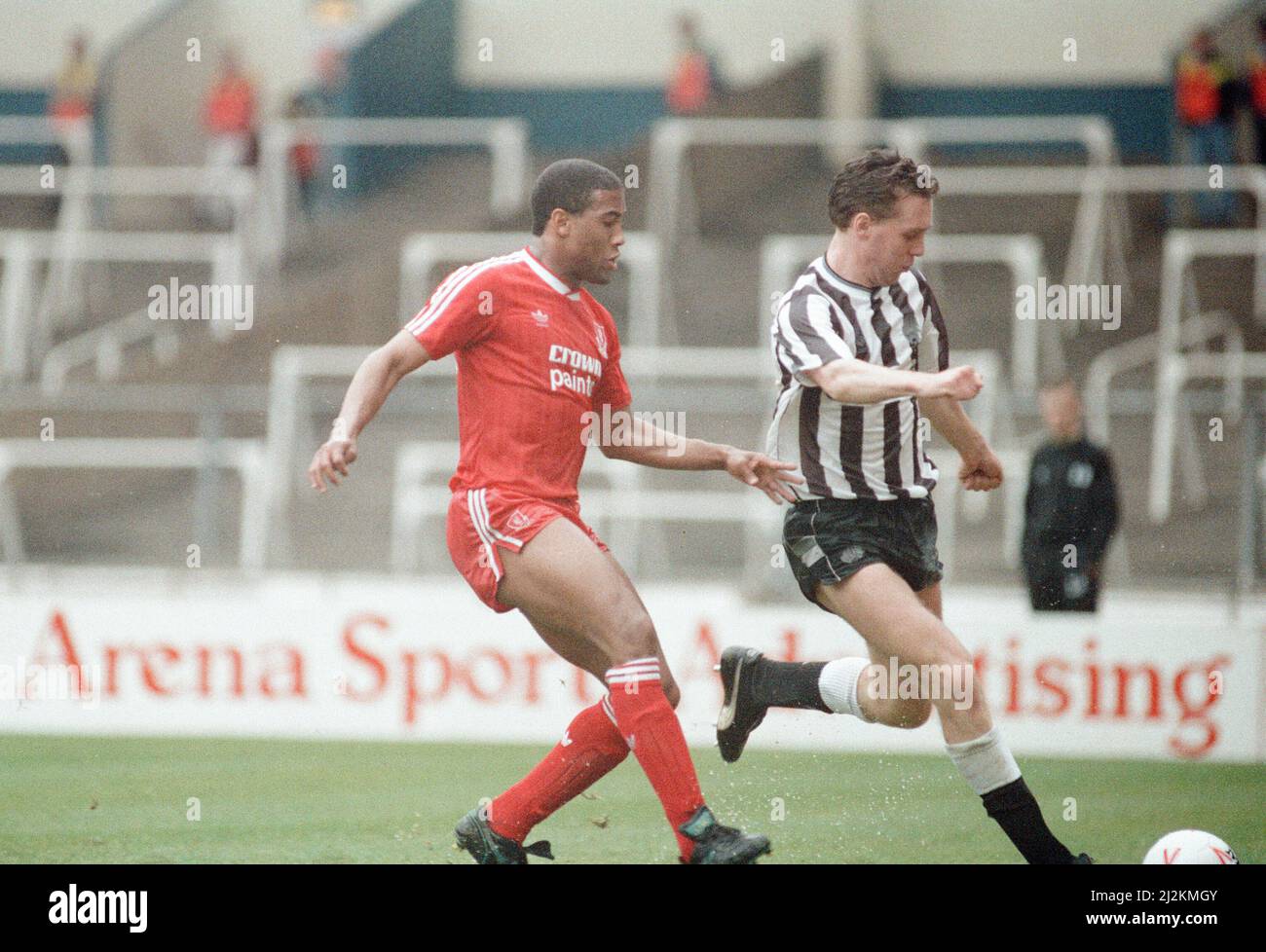 John barnes liverpool 1988 hi-res stock photography and images - Alamy