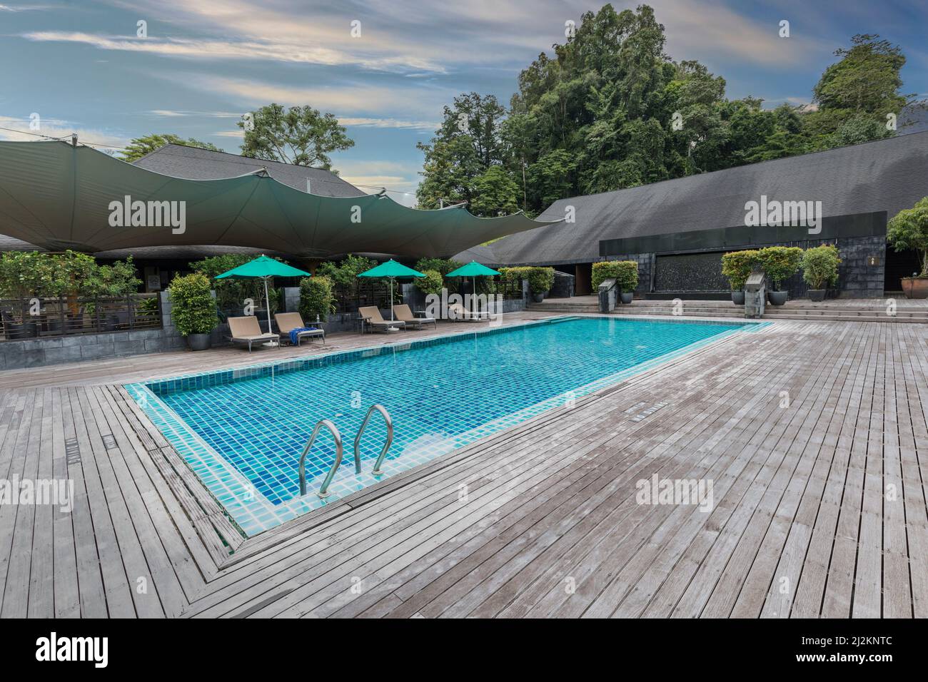 Marriott swimming pool hi-res stock photography and images - Alamy