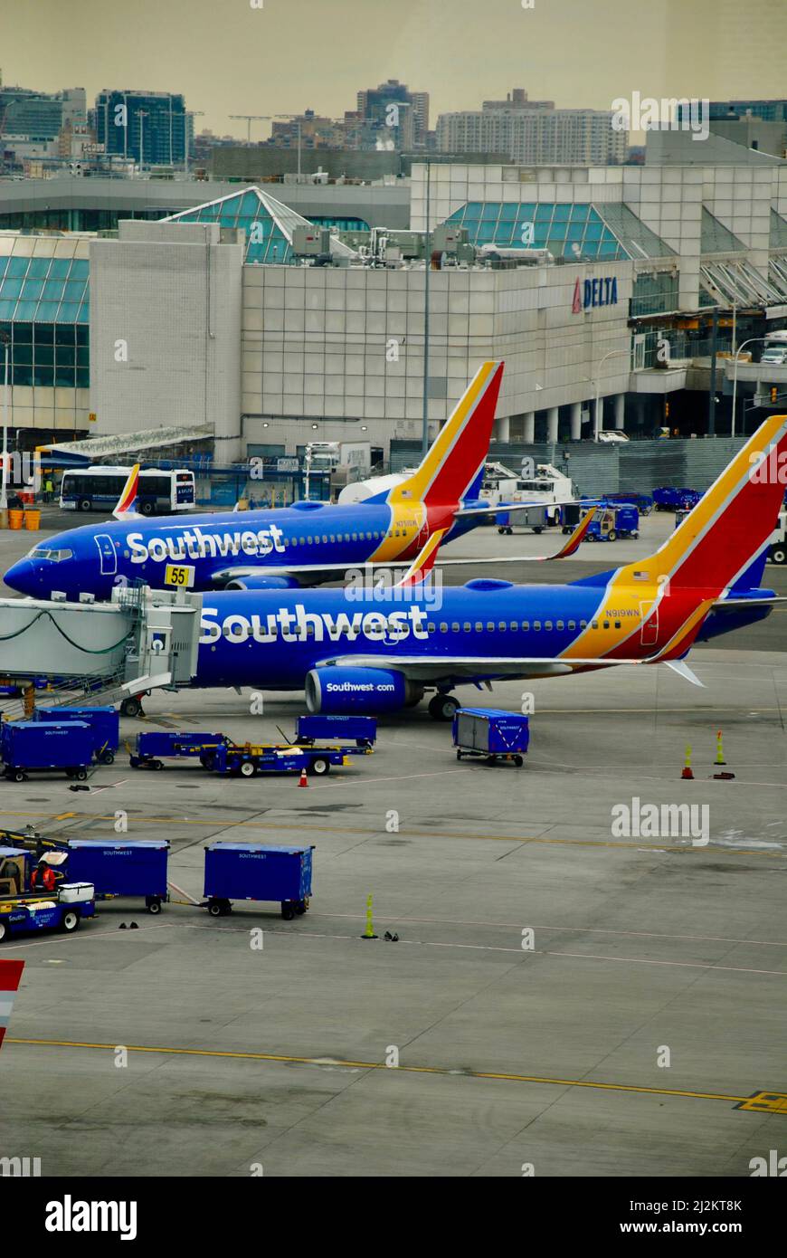 Cargo jets hi-res stock photography and images - Alamy