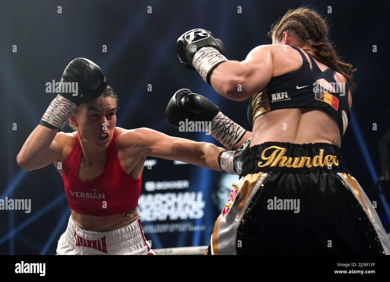 Savannah Marshall (left) and Femke Hermans in the World Boxing ...