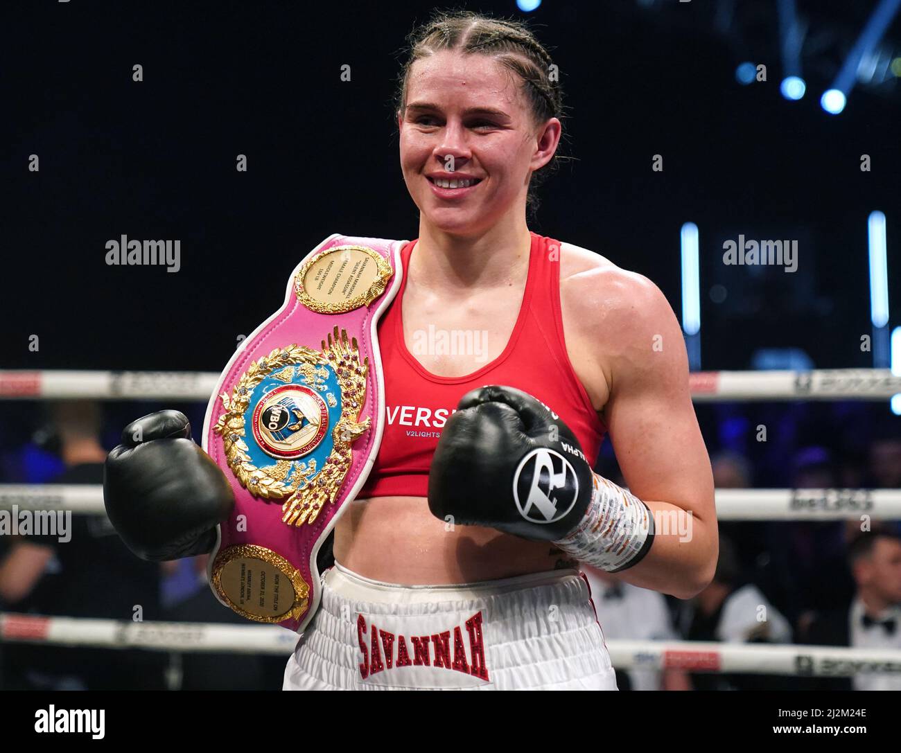 Savannah Marshall celebrates defeating Femke Herman by knock-out in ...