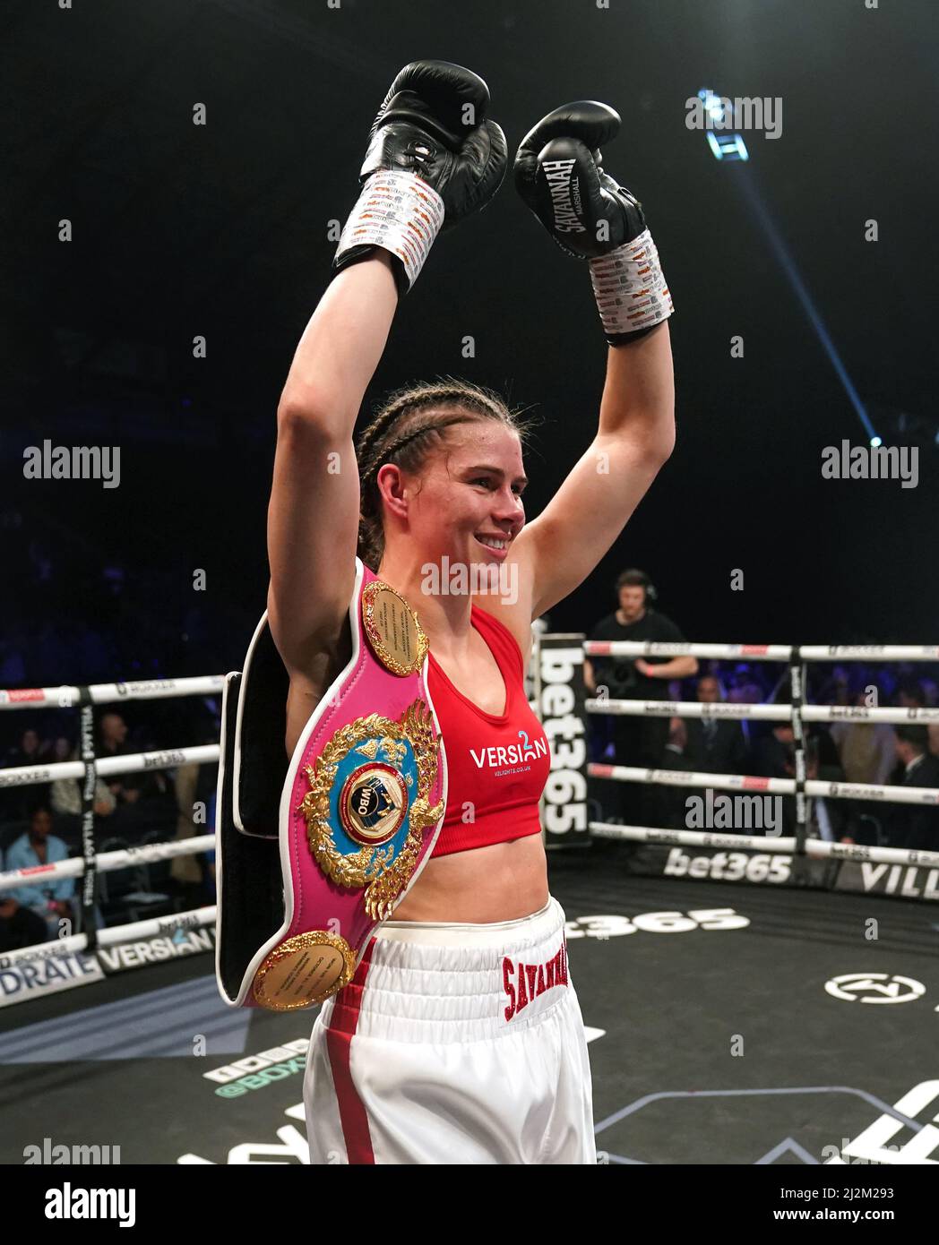 Savannah Marshall celebrates defeating Femke Herman by knock-out in ...