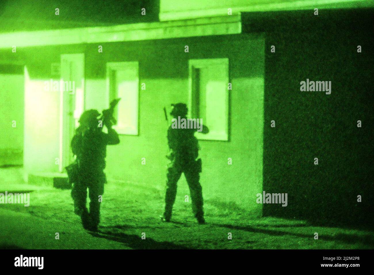 Green Berets with 2nd Battalion, 1st Special Forces Group (Airborne ...