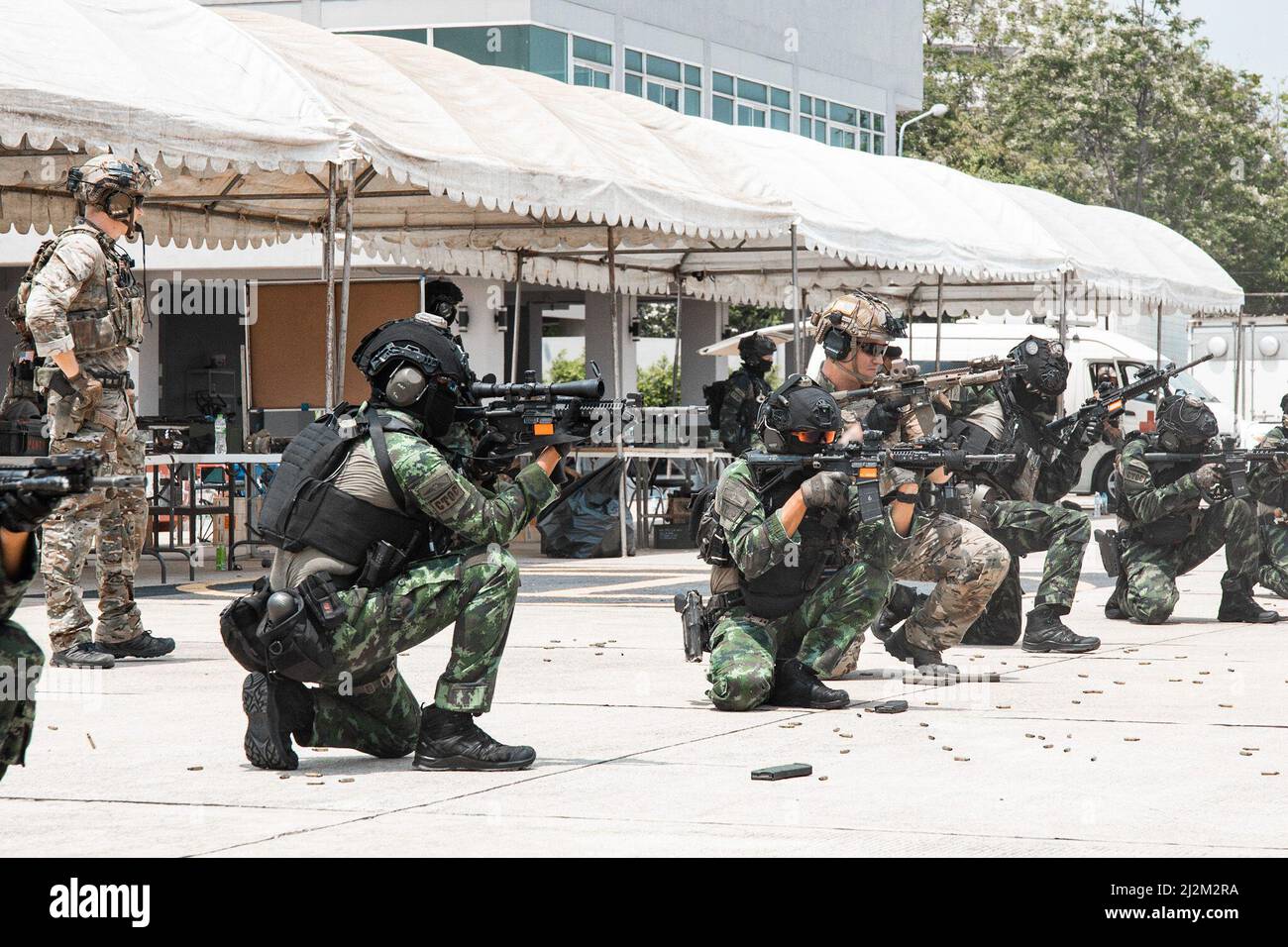 Shooting techniques hi-res stock photography and images - Alamy