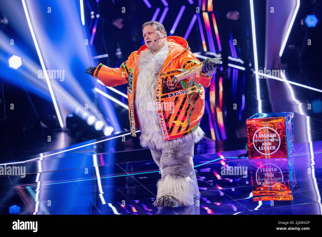 Paul potts the masked singer hi-res stock photography and images - Alamy