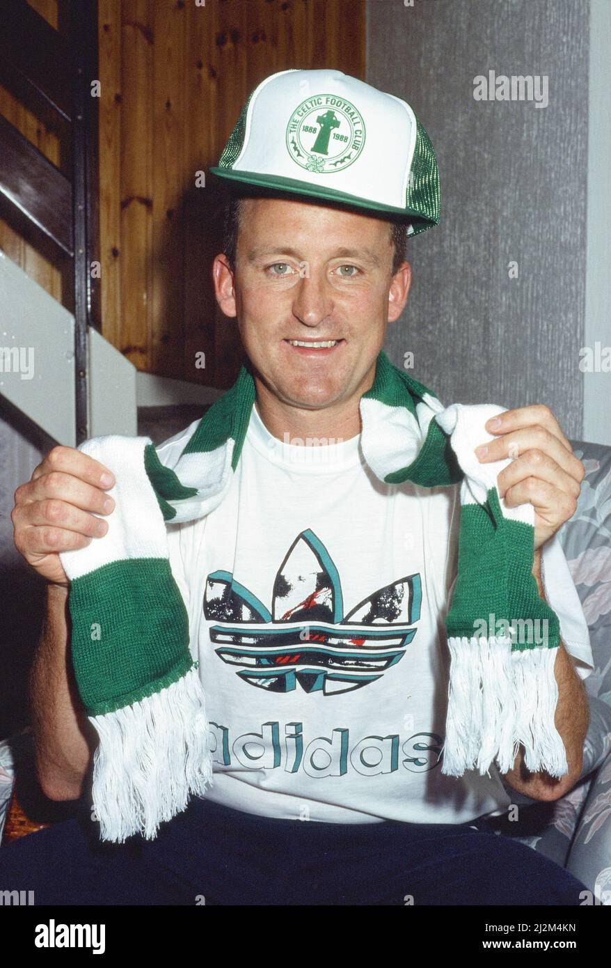 Football celtic scarf hi-res stock photography and images - Alamy