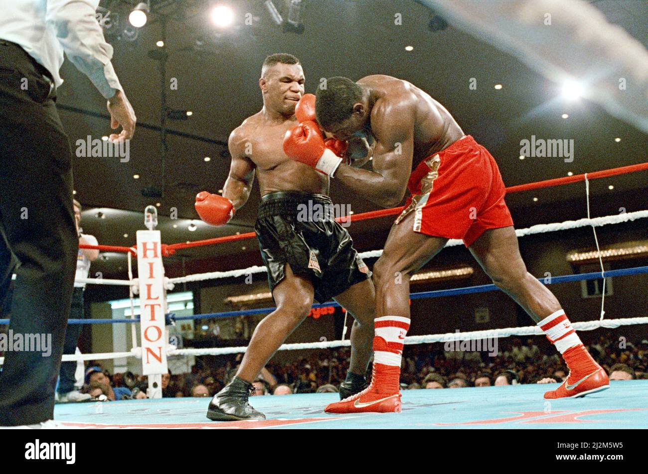 Mike tyson 1989 hi-res stock photography and images - Alamy