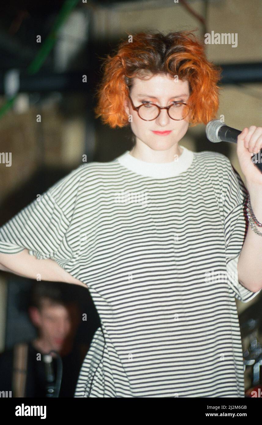 Eddi reader singing hi-res stock photography and images - Alamy