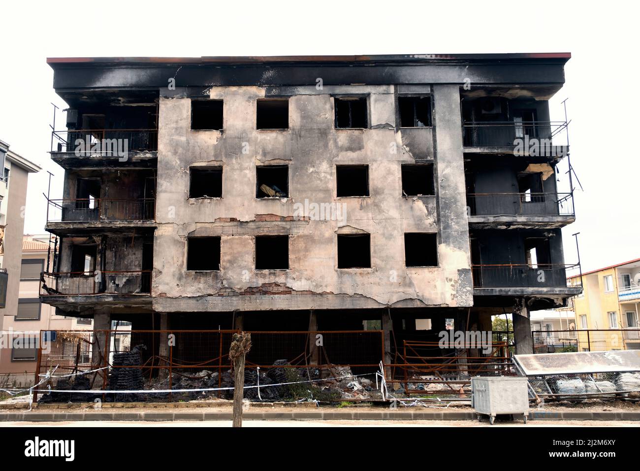 Wooden building burned down hi-res stock photography and images - Alamy