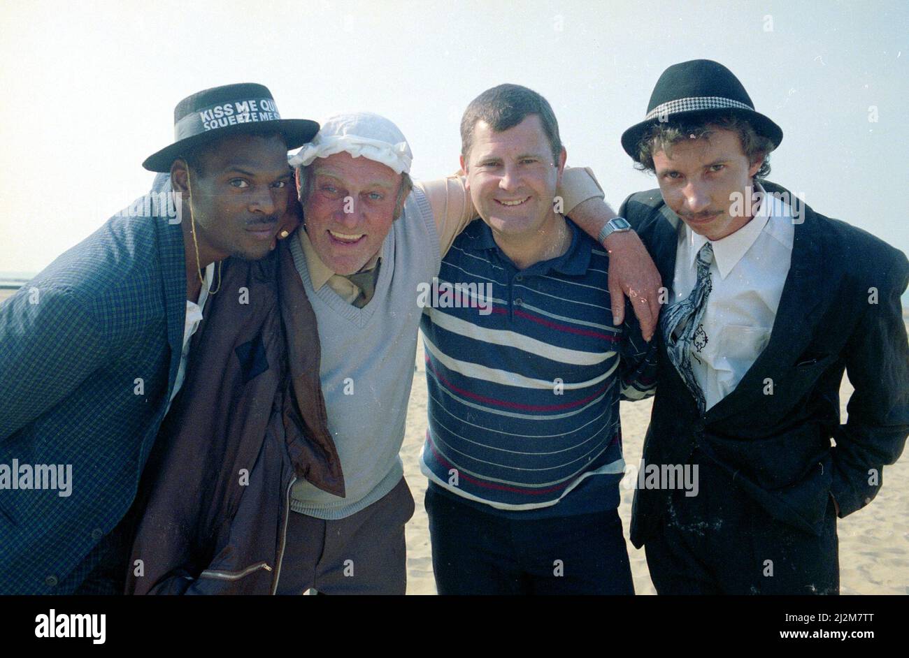 The cast only fools hi-res stock photography and images - Alamy