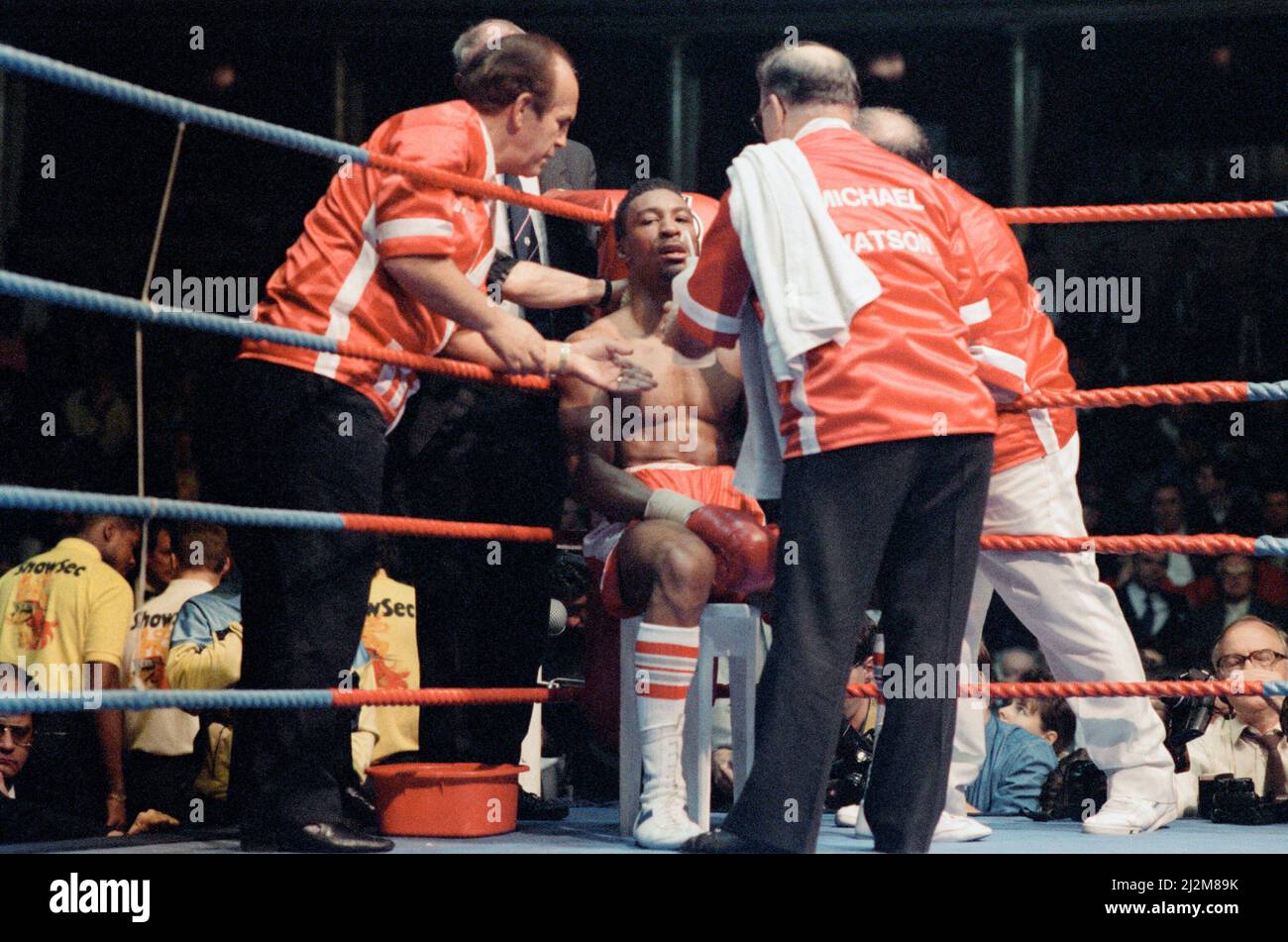 Michael watson boxer hi-res stock photography and images - Alamy
