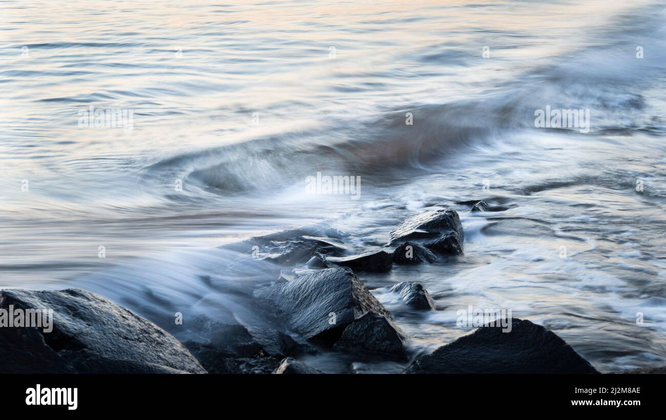 Waves crashing in slow motion hi-res stock photography and images - Alamy
