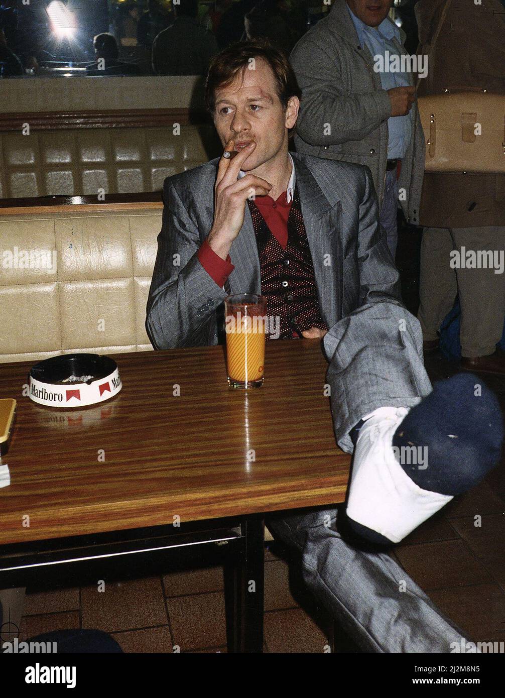 Snooker player alex hurricane higgins hi-res stock photography and ...