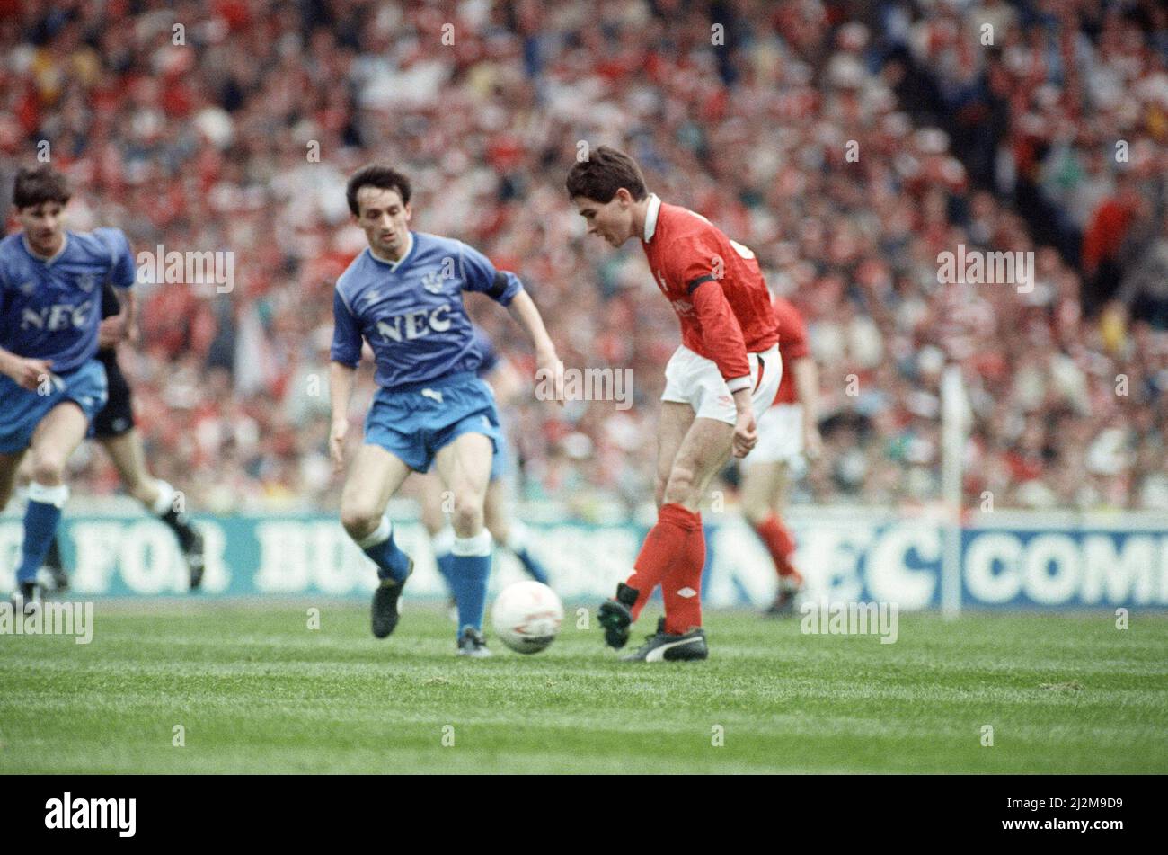 Simod Cup final at Wembley Stadium. Nottingham Forest defeated Everton ...