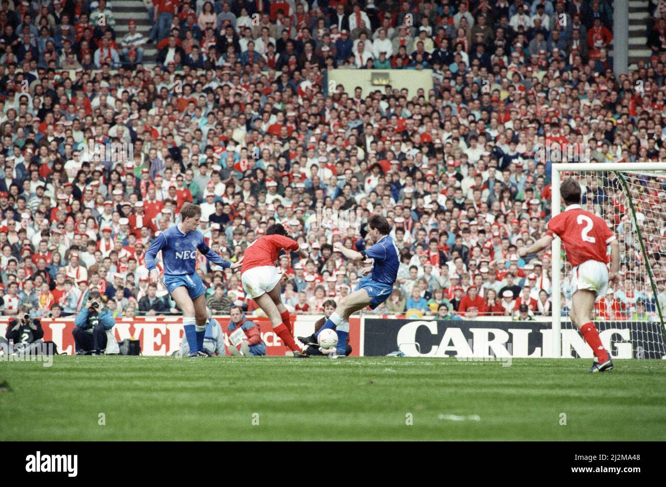 Simod Cup final at Wembley Stadium. Nottingham Forest defeated Everton ...