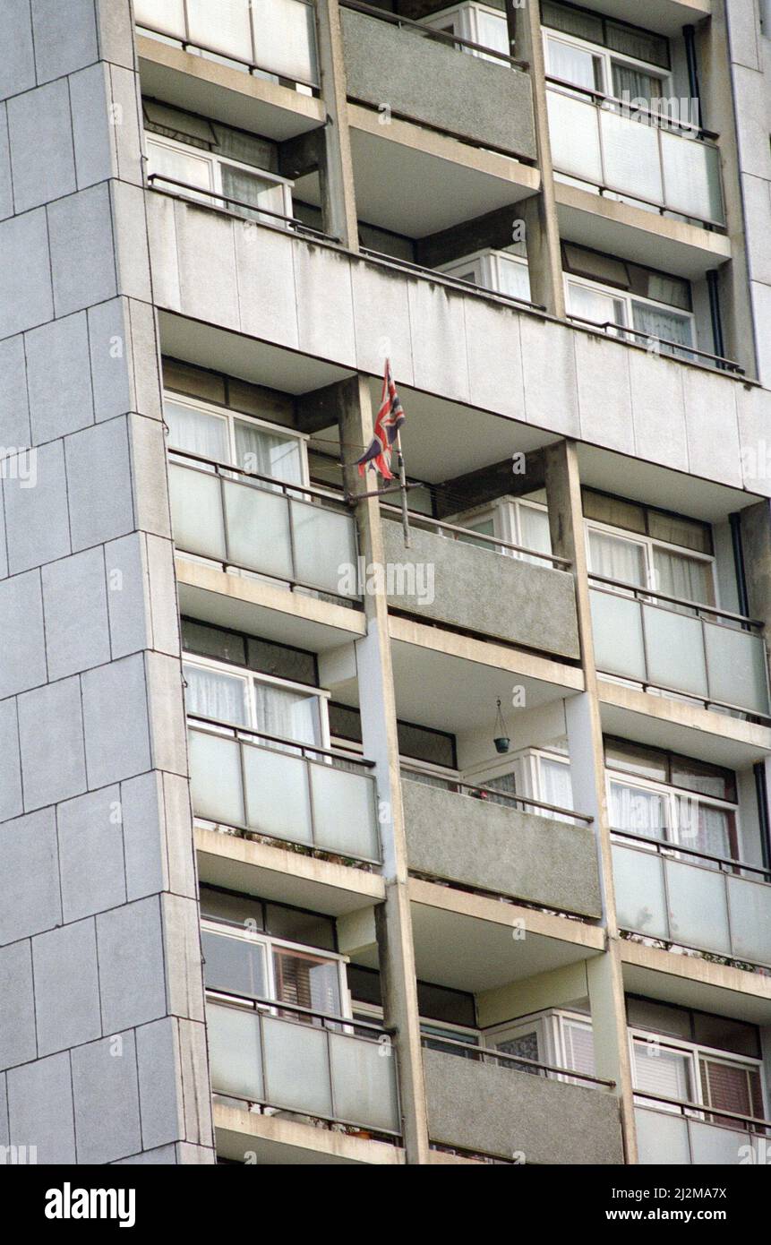 Housing estate london 1980s hi-res stock photography and images - Alamy