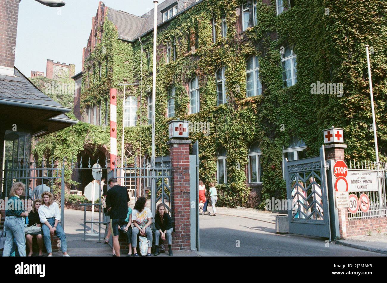 Immigration centre germany hi-res stock photography and images - Alamy
