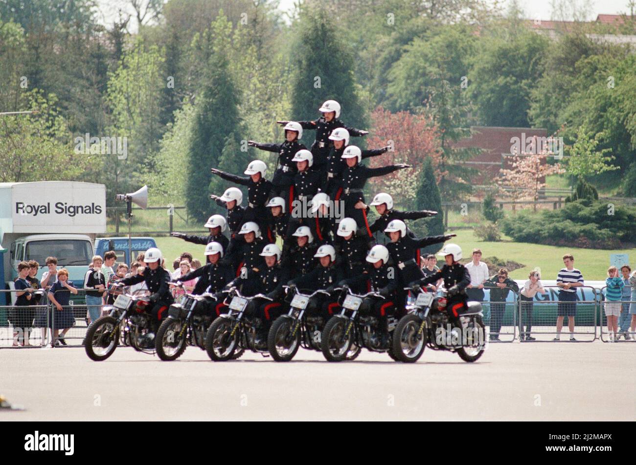 White helmet motorcycle display team hi-res stock photography and ...