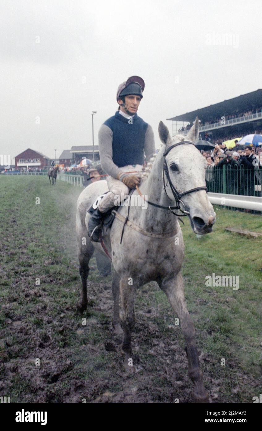 Horseracing in the 1980s hi-res stock photography and images - Alamy